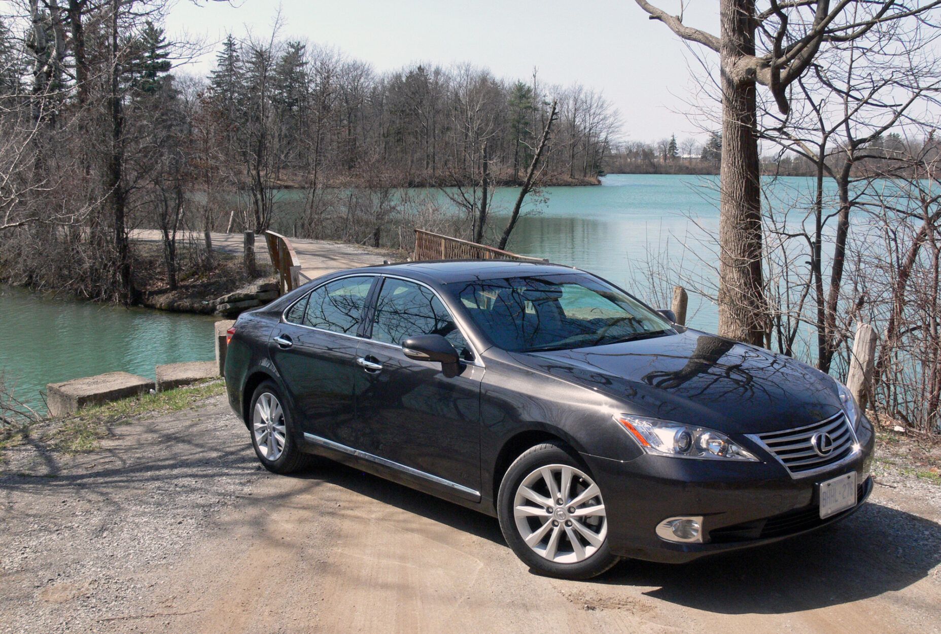 Weekends: Lexus ES 350 is a rhapsody in grey- vicariousmag.com