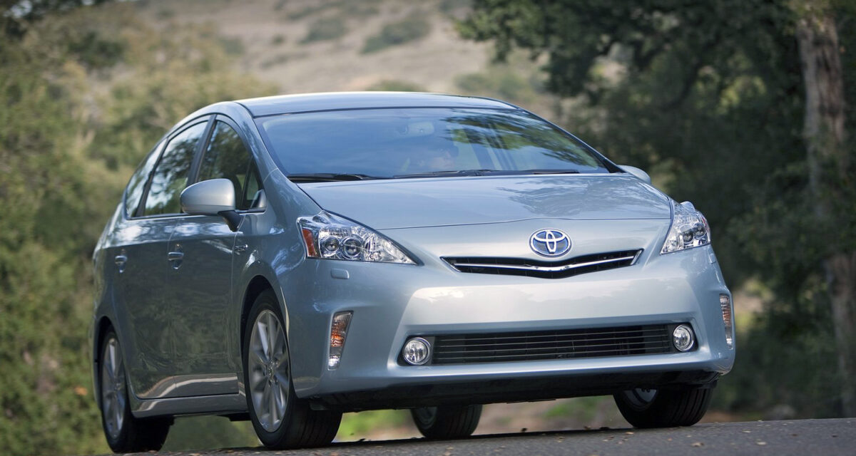 Used Vehicles: 2010-2012 Toyota Prius- vicariousmag.com