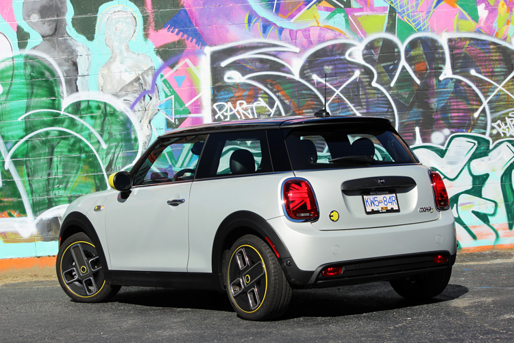 Road Test: 2020 MINI Cooper SE 3-Door | Vicarious Magazine